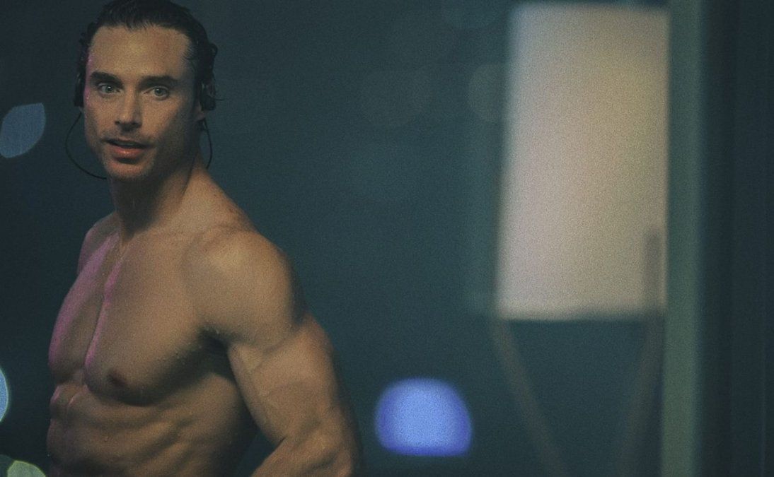 En qué series puedes ver a este actor que arrasa en Netflix