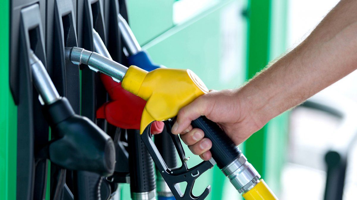 Nafta más barata: los descuentos bancarios en YPF, Shell, Puma y Axion