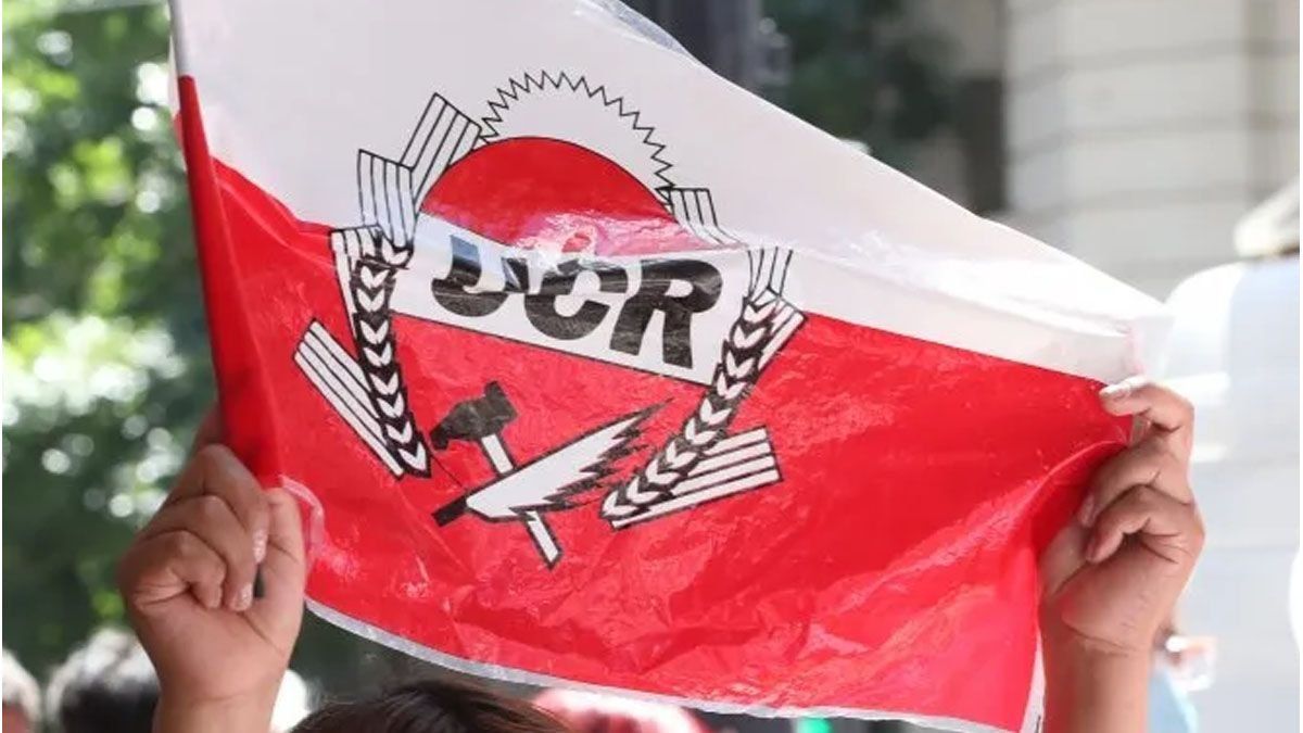 Caos terminal en la UCR Córdoba con migración masiva de dirigentes