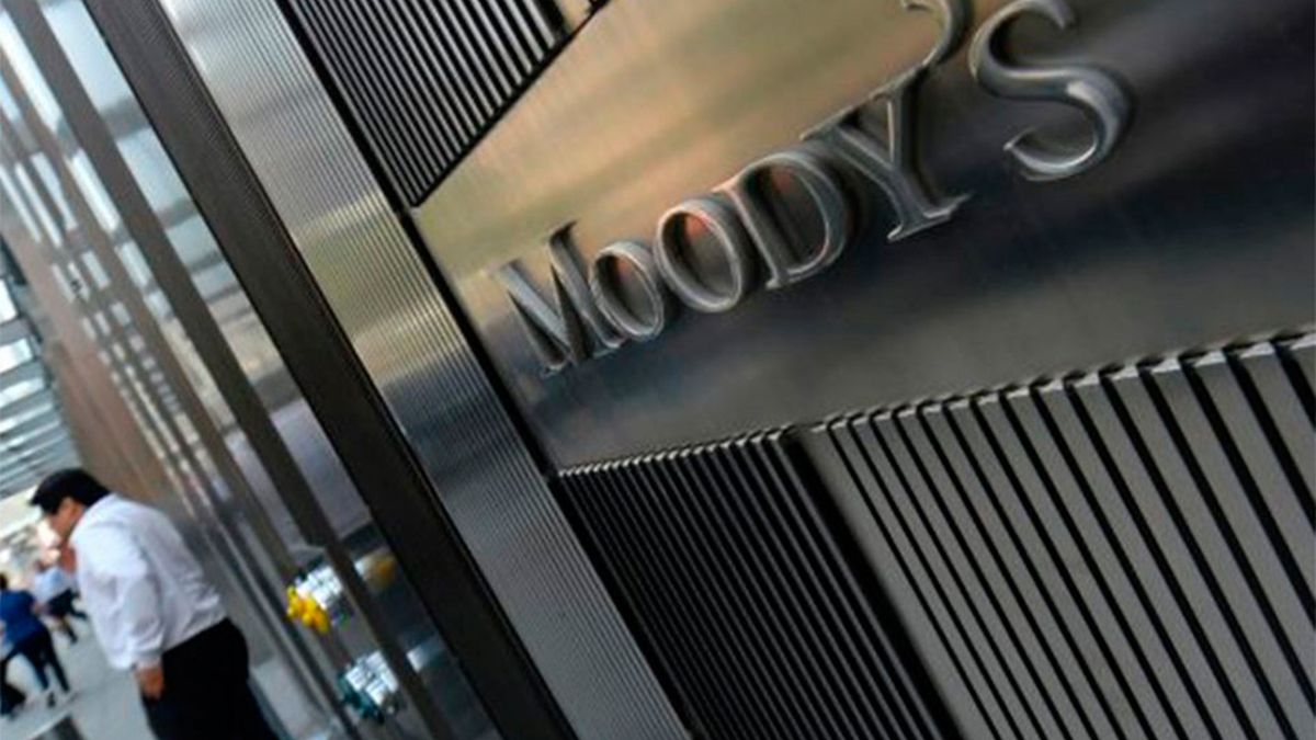 Moodys no mejorará la nota de Argentina por el default de empresas