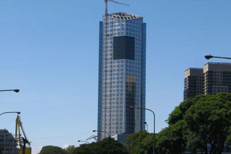 YPF: Cesaron a los directivos y vallaron el edificio de la empresa