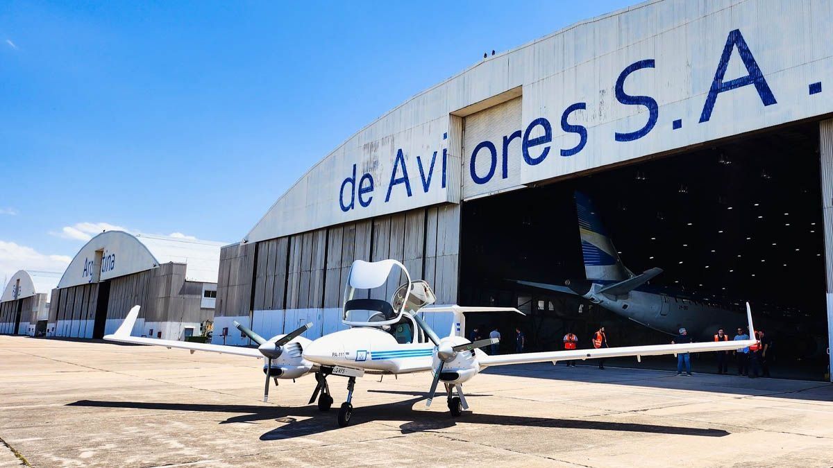 Defensa busca congelar FAdeA: Mitad de sueldo y suspensiones rotativas ...