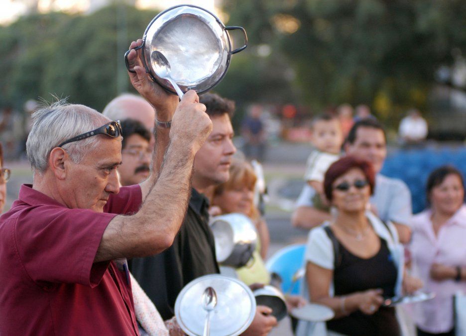 En Rosario se adelantaron al cacerolazo de JXC