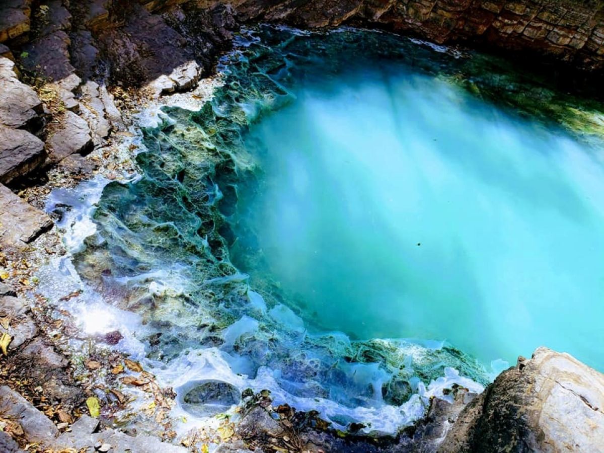 Las termas naturales de agua turquesa escondidas en Argentina