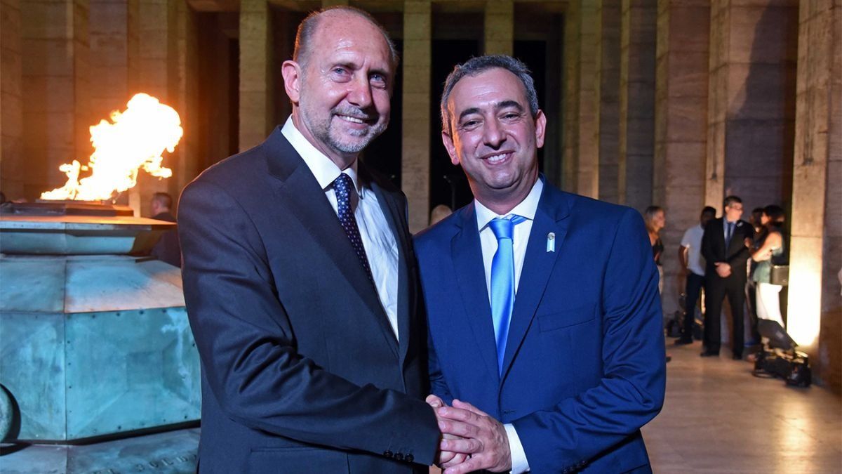 Pablo Javkin y Omar Perotti se lavan las manos, los socialistas dan cátedra