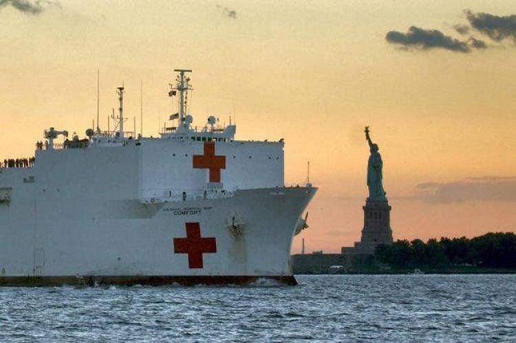Imponente: el hospital naval de la Armada llegó a Manhattan para ...