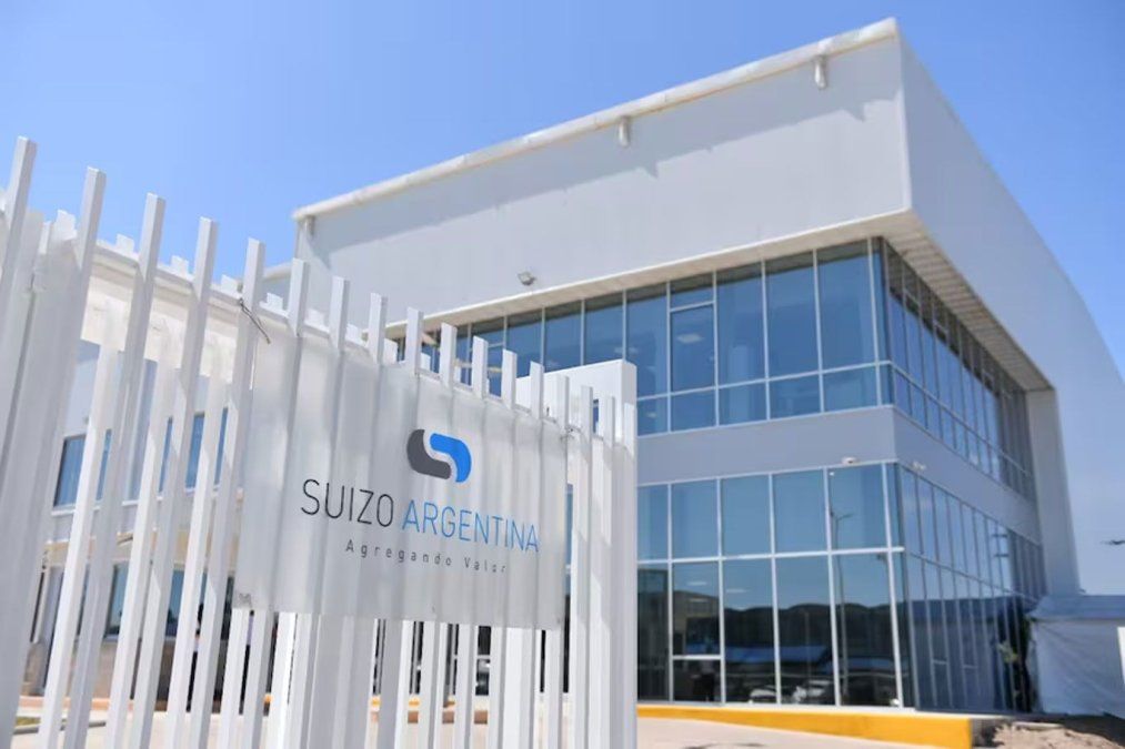 Axel Kicillof cerró 17 contratos con la Suizo Argentina por $34.000 M