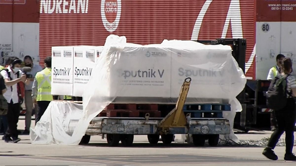 Sputnik V: Llegaron 400 mil dosis del 2do. componente