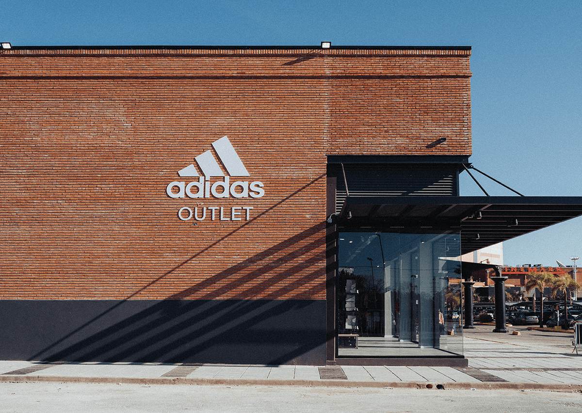 El famoso outlet de Buenos Aires con ropa y zapatillas a precios imbatibles
