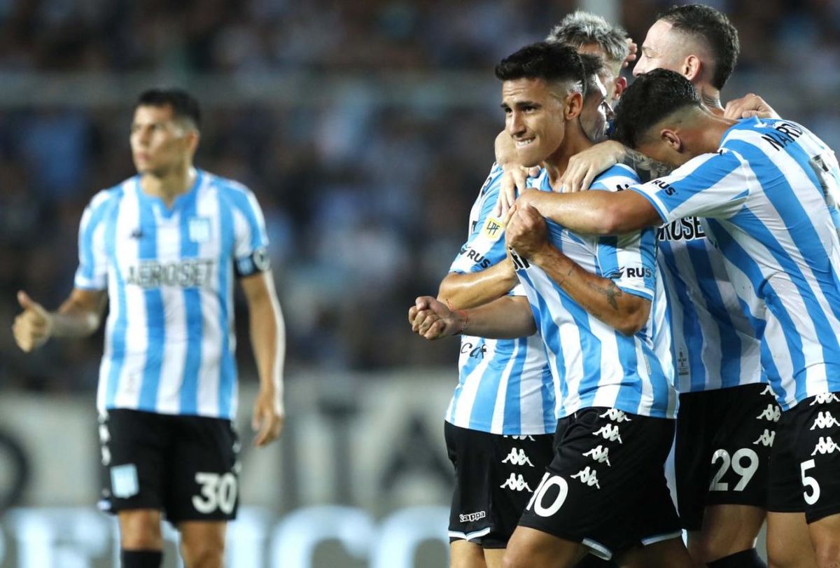 Racing celebra el día de sus hinchas