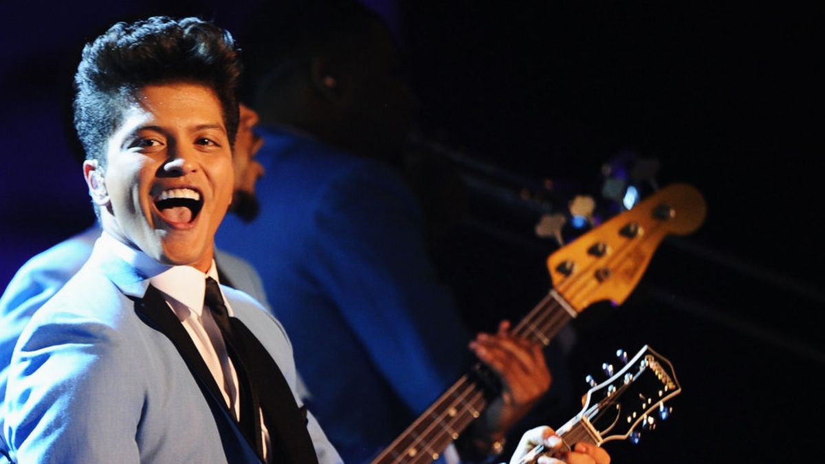 Bruno Mars logra introducir 66 films de la Edad Dorada en 5 minutos