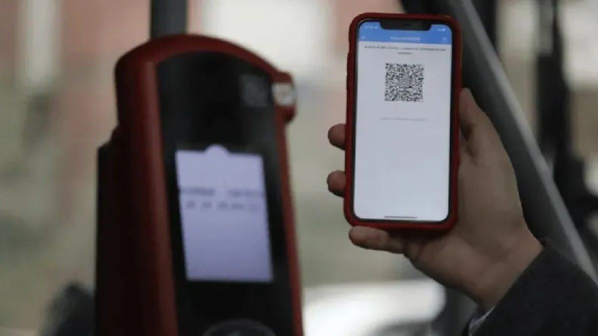 El BCRA define nueva forma de pago del transporte público con QR: Cómo funcionará