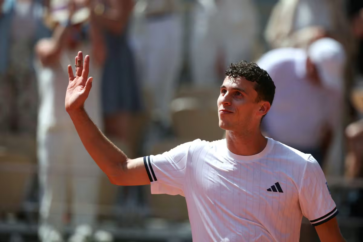Histórico: Juan Manuel Cerúndolo eliminó a Jannik Sinner y avanzó en ...