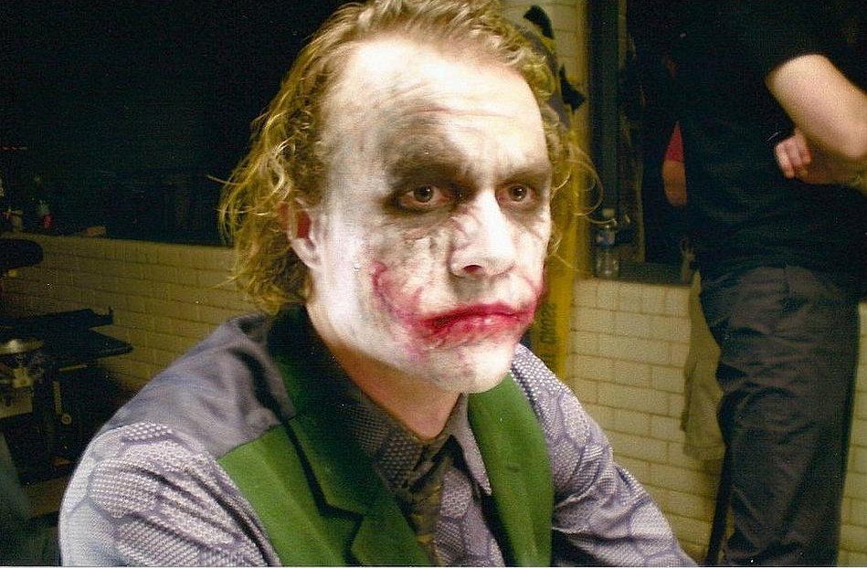 Salen fotos inéditas de Heath Ledger como El Guasón