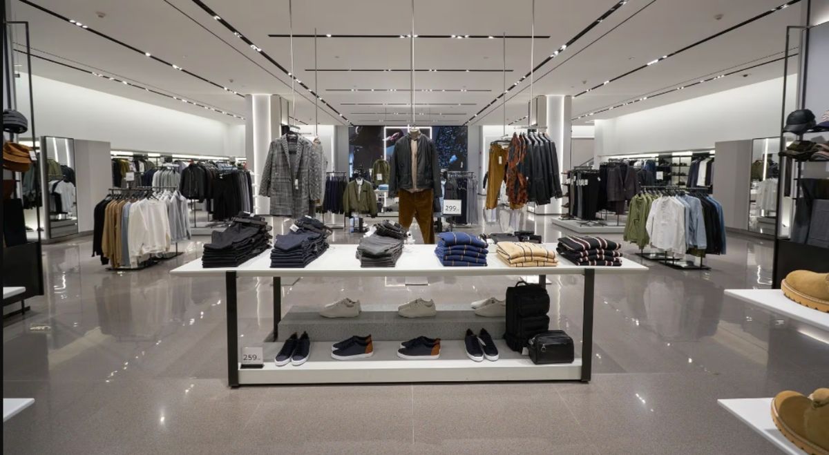 Importante marca de ropa liquida todo a precios de outlet y causa furor