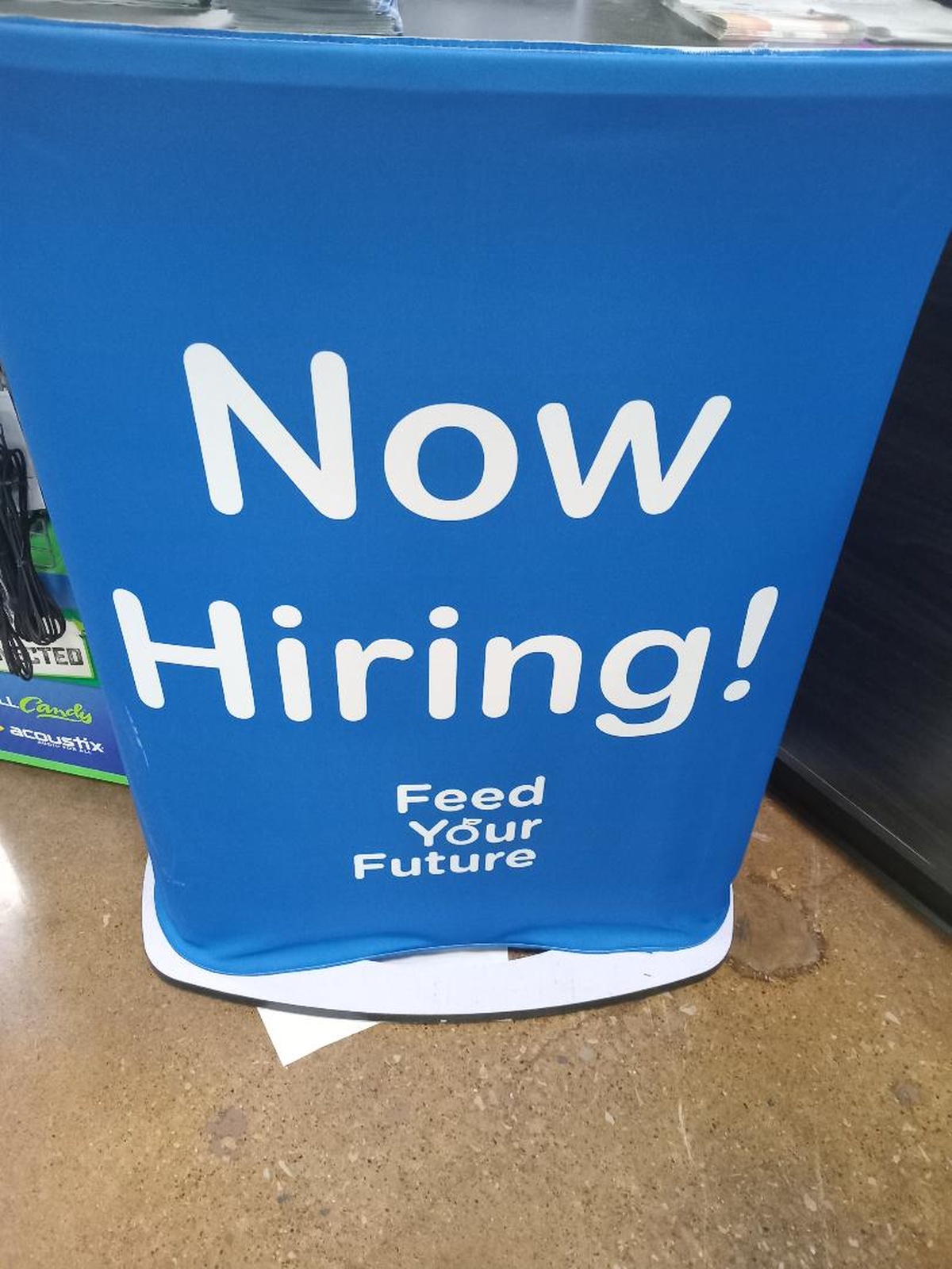 Economía con pleno empleo: en mitad de los comercios existe cartel Now ...