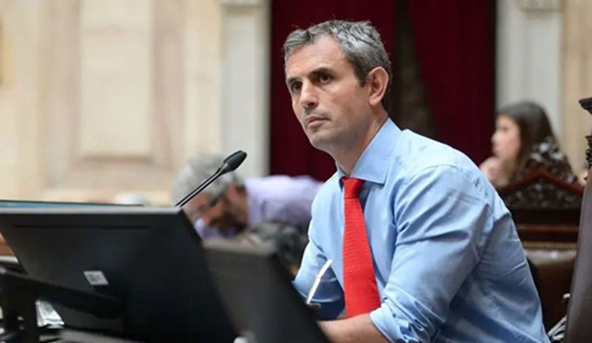 Martín Menem: Es una monumental operación, pongo las manos en el fuego ...