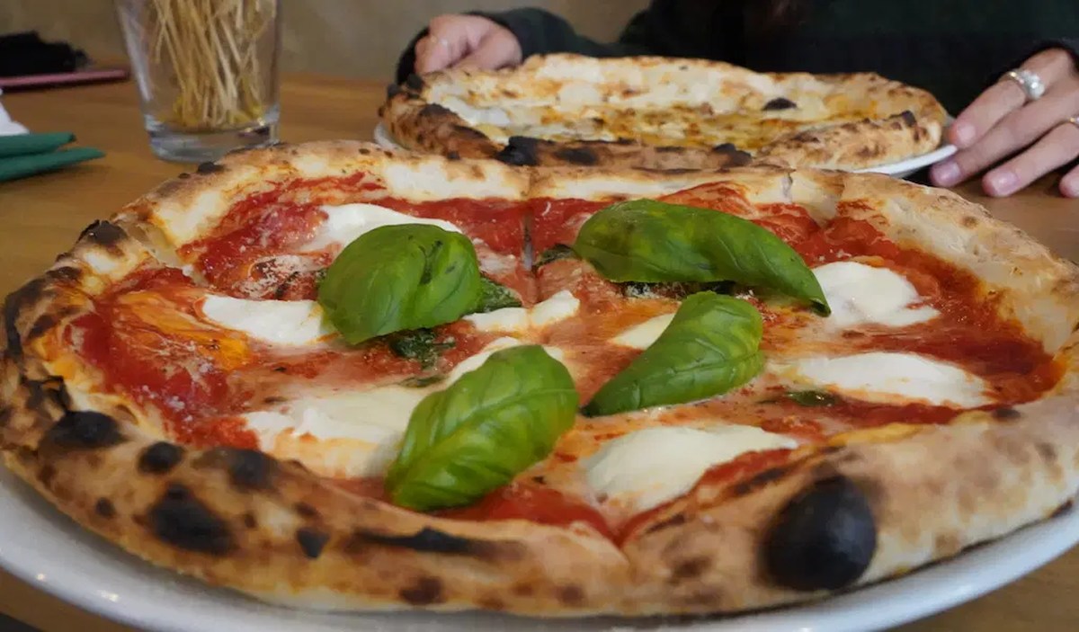 Imperdible paseo gastronómico de pizza italiana en La Rural