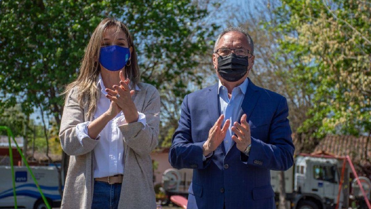 Malena Galmarini y Alberto Descalzo juntos en obras de AYSA