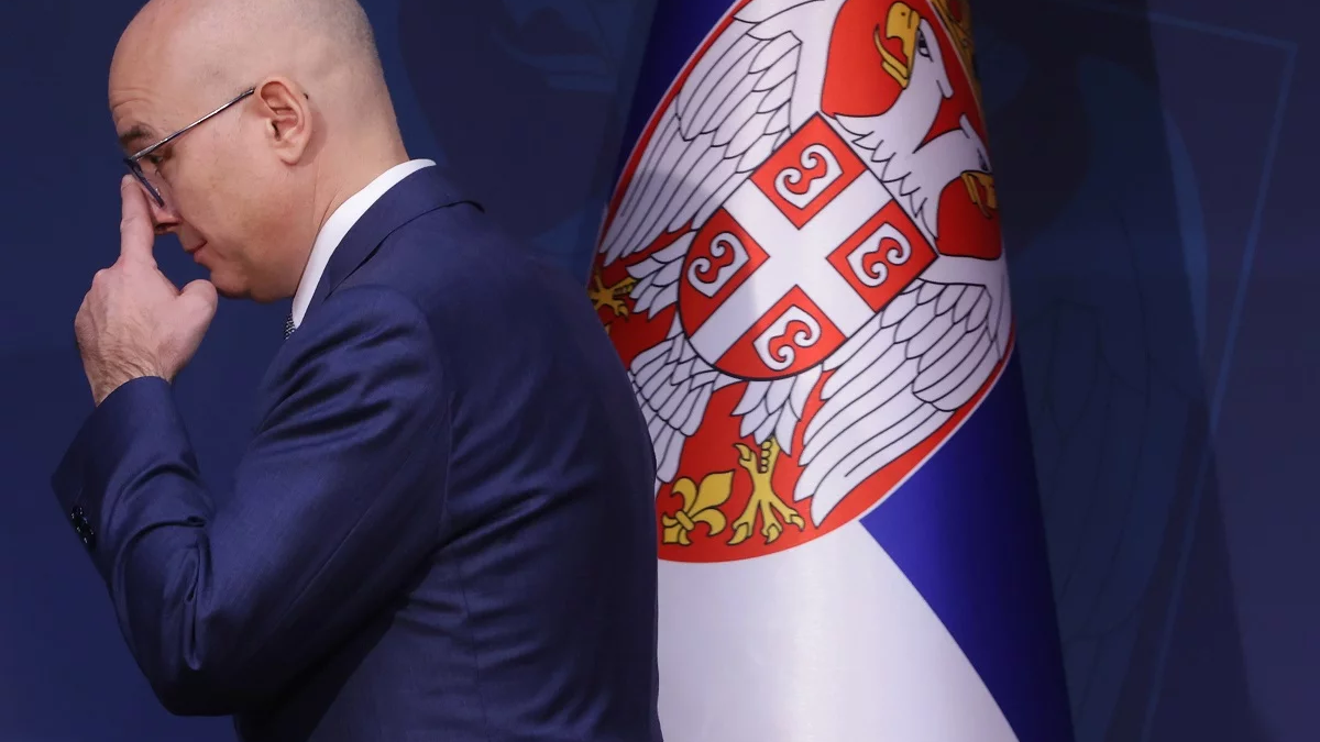 Cae el premier de Serbia: Corrupción y complot extranjero tras protestas
