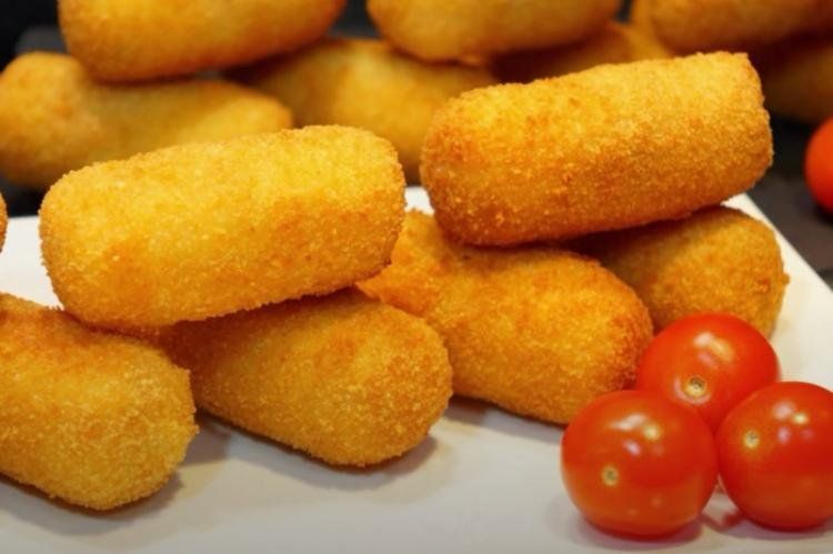 Cena fácil: croquetas de papa rellenas y muy crujientes