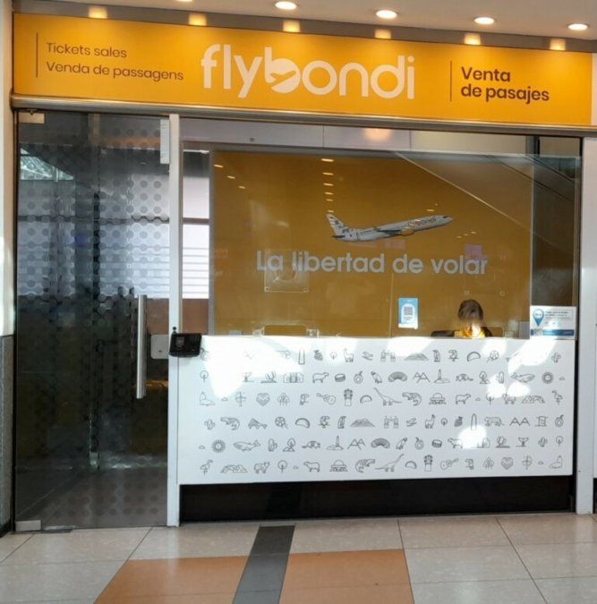 Flybondi sorprendió y abrió su primera oficina al público