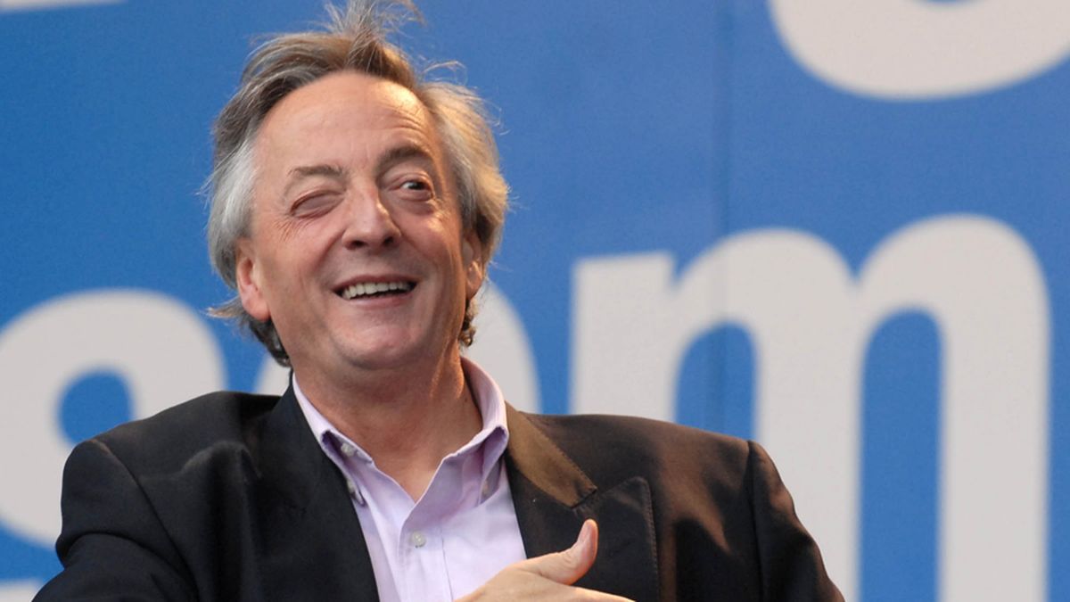 Un 7D (2007), Néstor firmó la fusión de Cablevisión y Multicanal