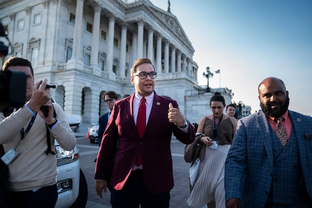 Expulsaron del Congreso de USA a George Santos por Botox y Onlyfans