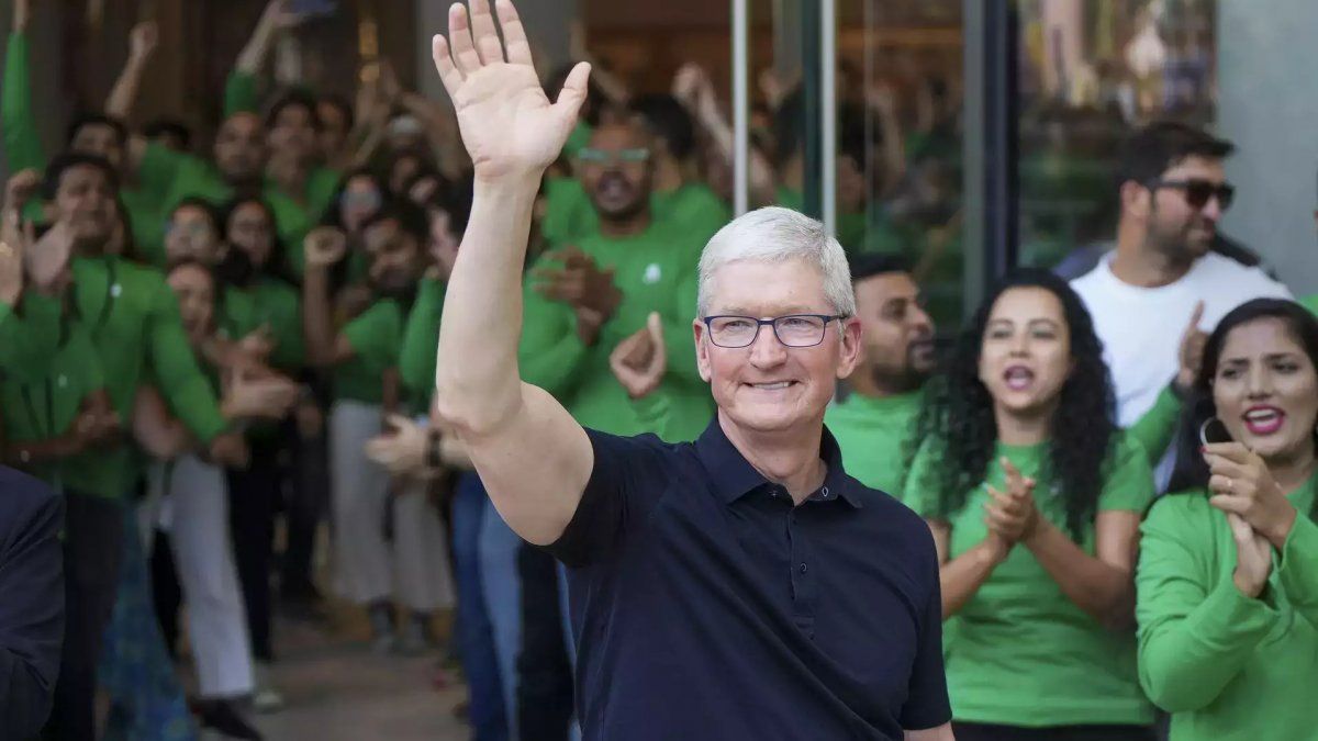 Apple y el desembarco en India: Tim Cook atiende clientela