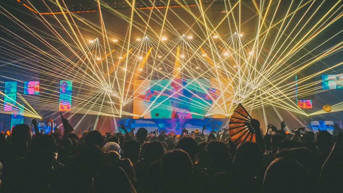 Giorgia Meloni prohíbe por decreto la Rave, la Creamfields clande italiana