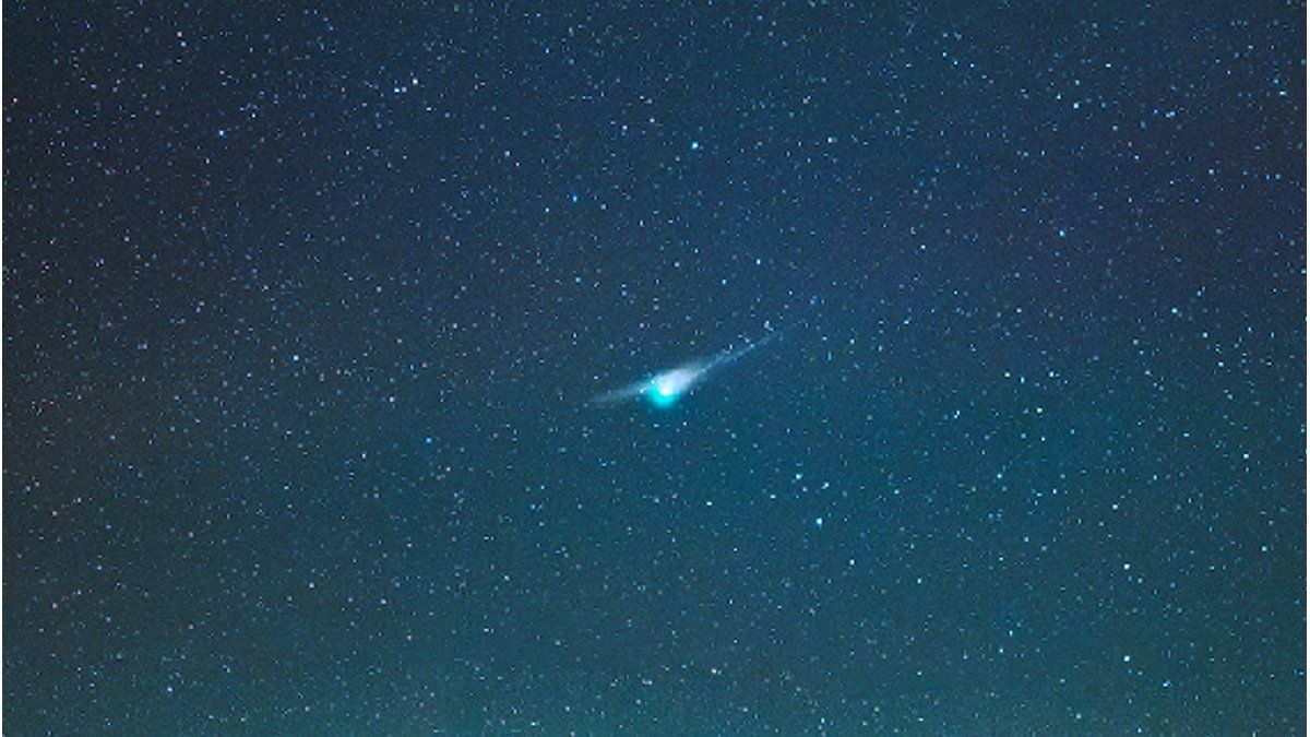 Extraño fenómeno: Captan una anti-cola en el cometa verde