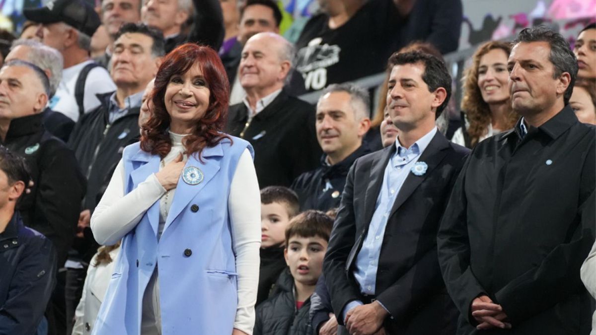 Derrotada, CFK se mete en la campaña: Acto con Sergio Massa