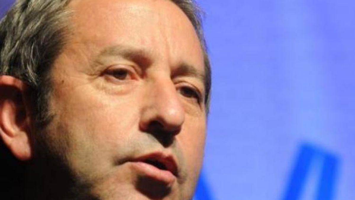 Cobos se anota para 2013